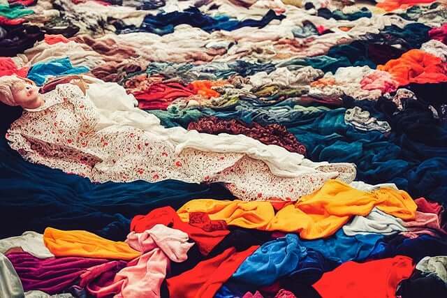 El impacto medioambiental de la moda rápida – Revolucion Natural